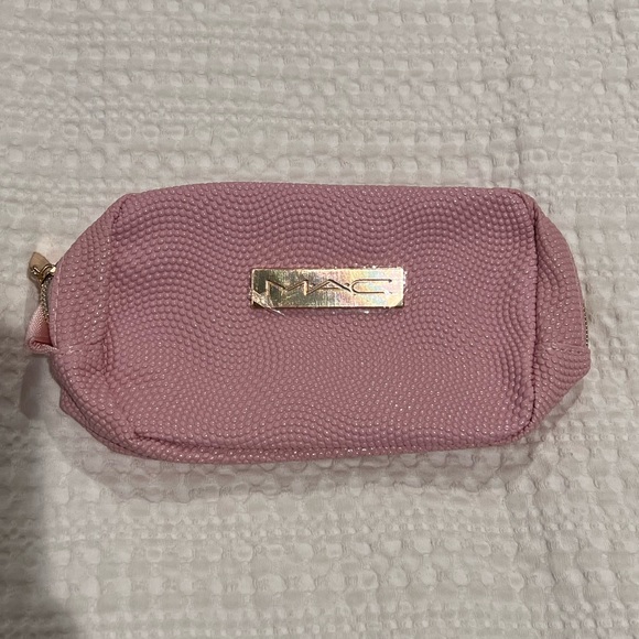 MAC Cosmetics | Bags | Nwt Mac Cosmetics 222 Pink Pebbled Small ...